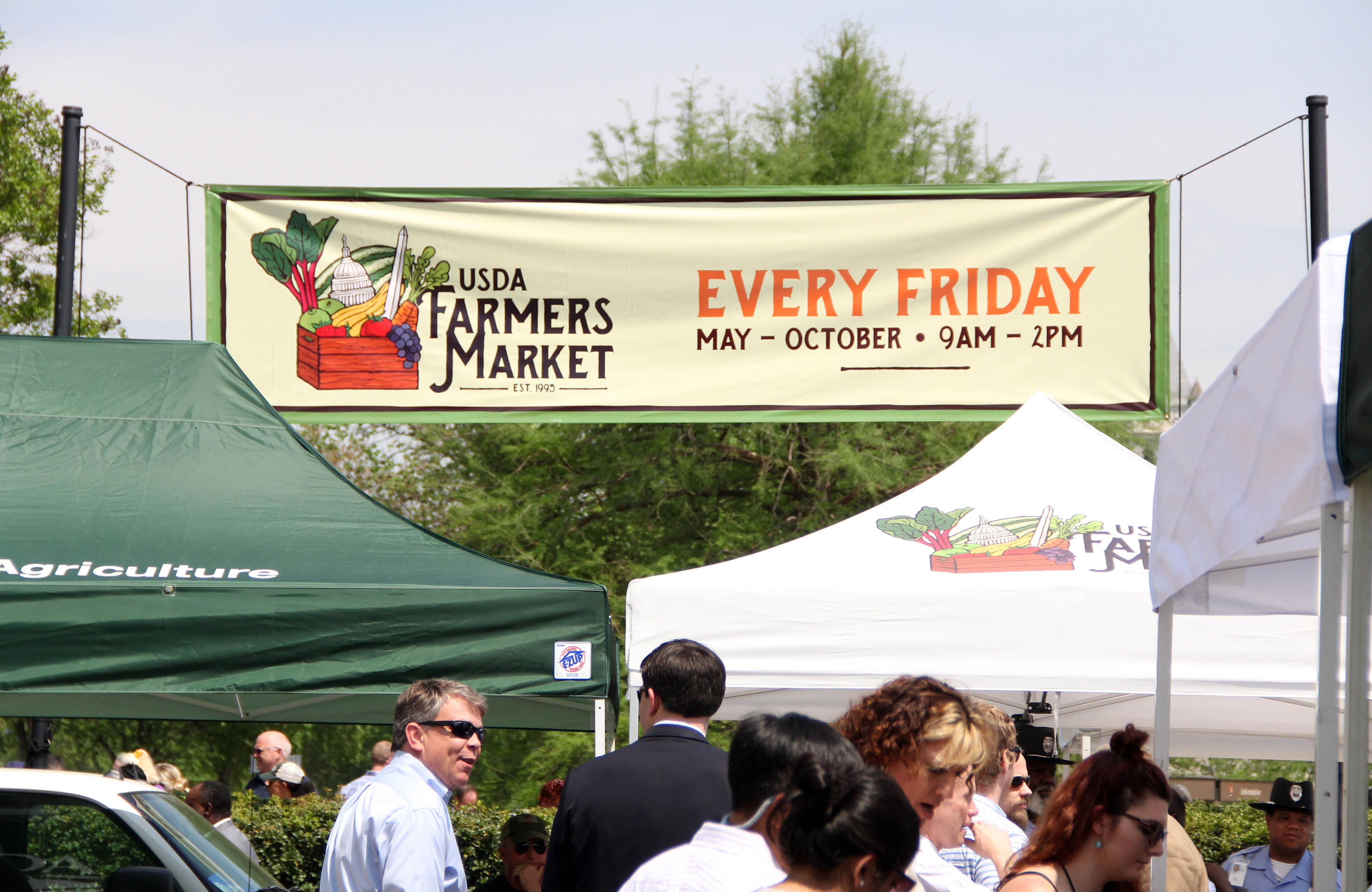 Annual USDA farmers market kicks off at the National Mall - Medill News ...