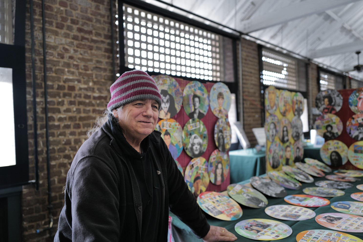 After a lifetime outside politics, an artist chooses his side: Trump ...